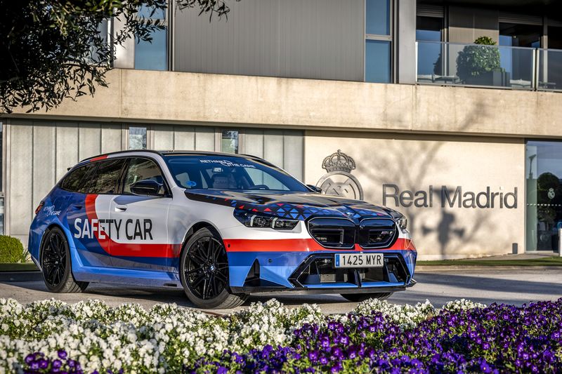 Bmw M Safety Car BMW Safety Car Fleet To Sport Exclusive M Colours At